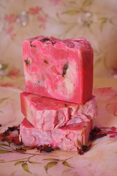 ROSE AND CALAMINE SOAP – Akin